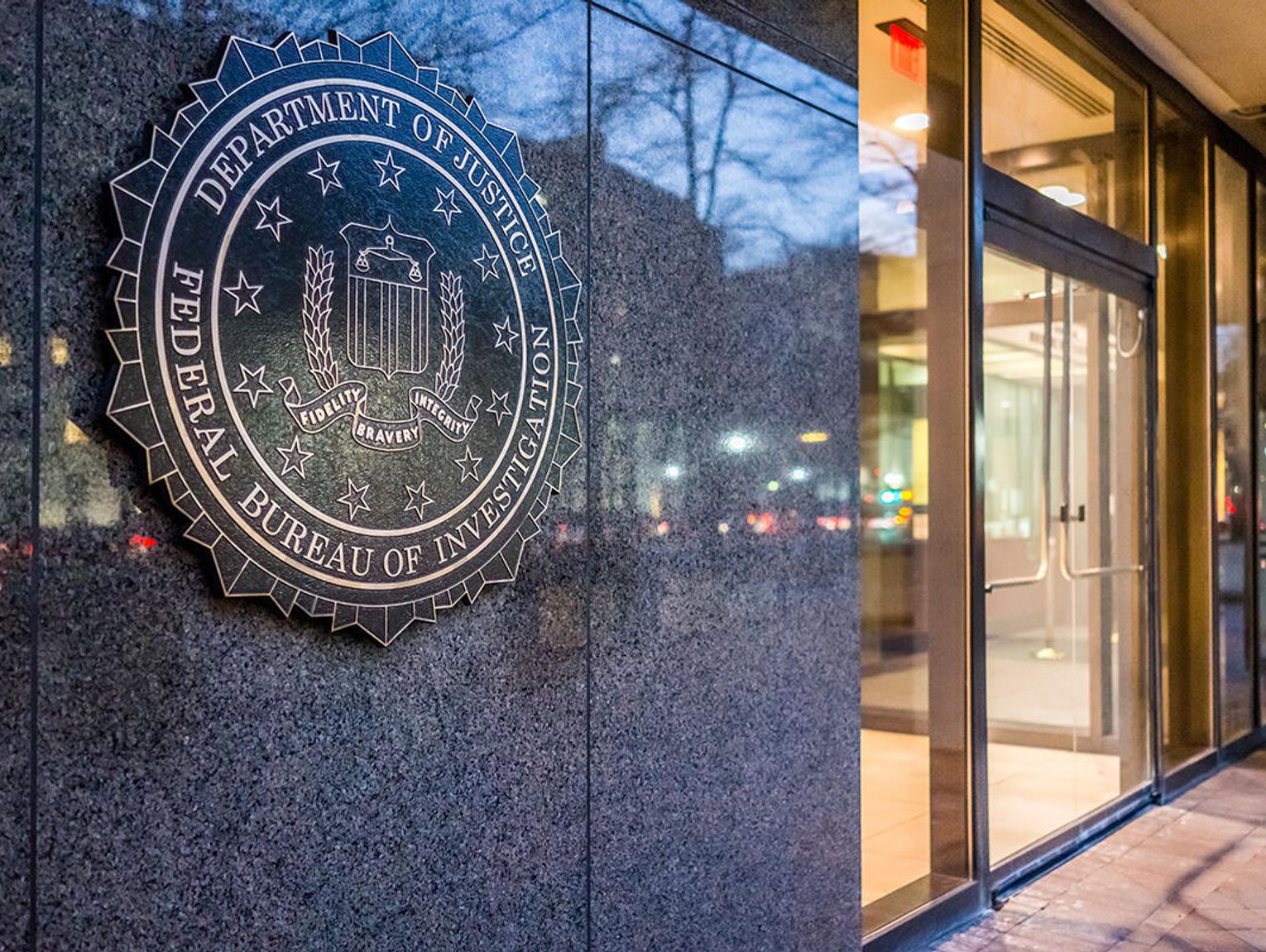 CNN: FBI zwolniło co najmniej 10 funkcjonariuszy badających sprawę ...