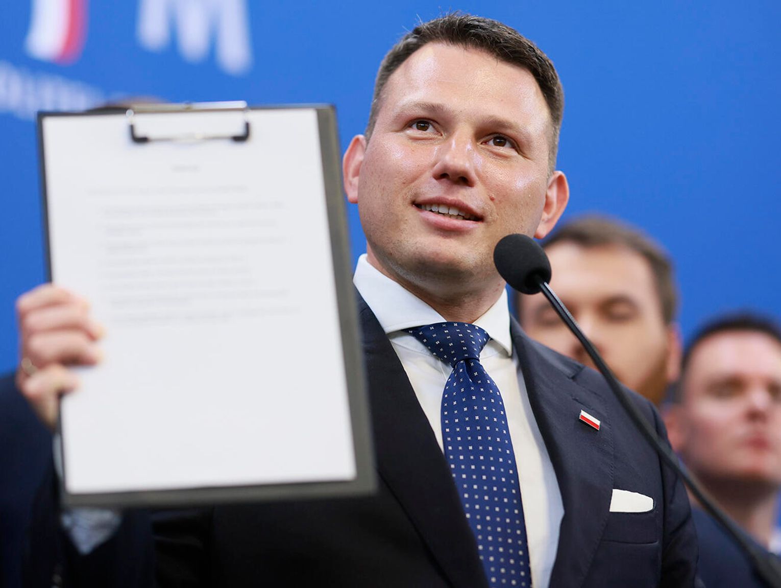 Mentzen zaprasza Trzaskowskiego i Nawrockiego na rozmowę na YT; chce, aby podpisali deklarację