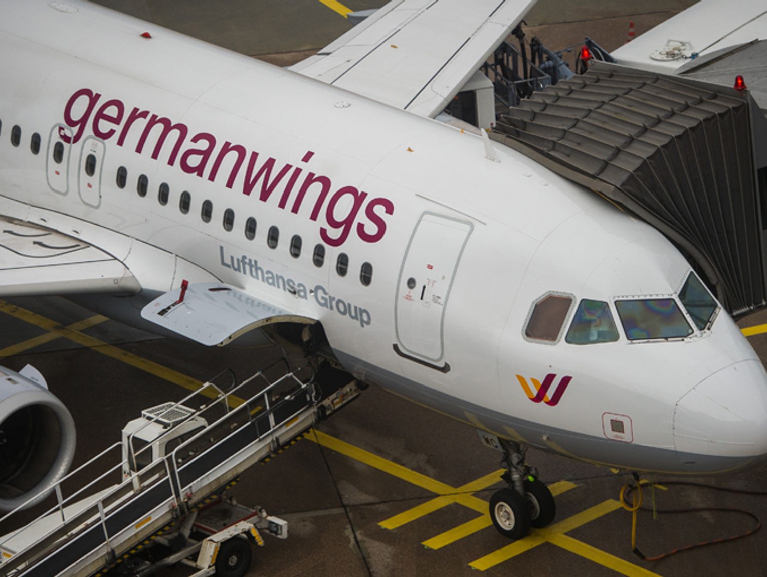 Samolot Airbus A320 - jedna z najbardziej popularnych maszyn na świecie ...